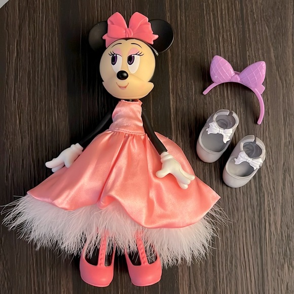 Disney | Toys | 325 Disney Parks Minnie Mouse Doll Poseable Dressup ...